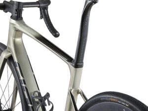 「DEFY」シリーズがフルモデルチェンジ - News